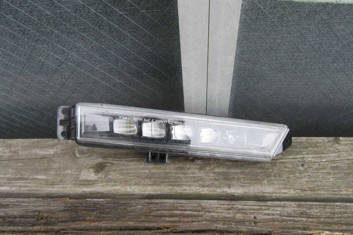 Yahoo!オークション - ヴェゼル RU1/RU2/RU3/RU4 右フォグランプ STANL...