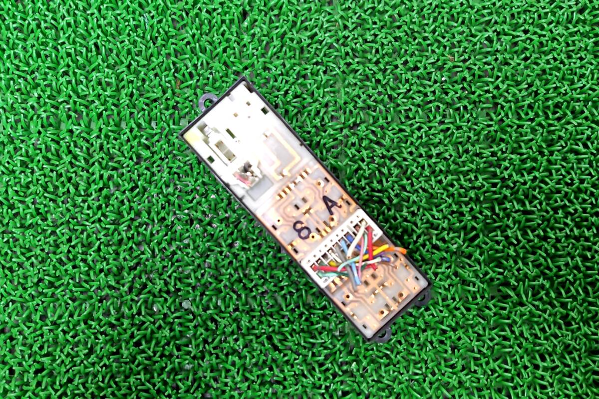 Yahoo!オークション - 送料600円 (8A) 日産 純正 キューブ E11 BZ11 Z...