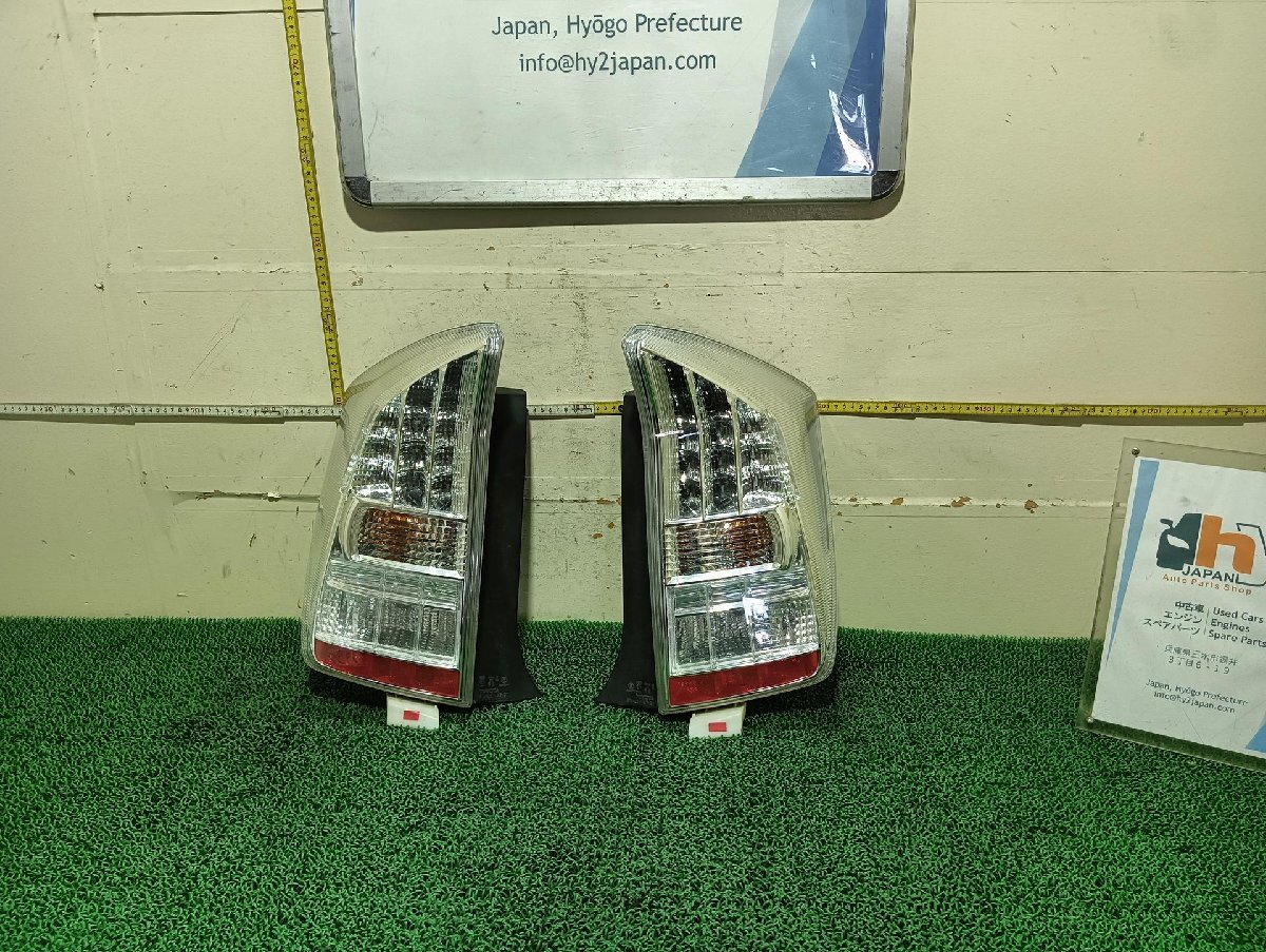 Yahoo!オークション - トヨタ テールライト 左右 プリウス DAA-ZVW30 Z...