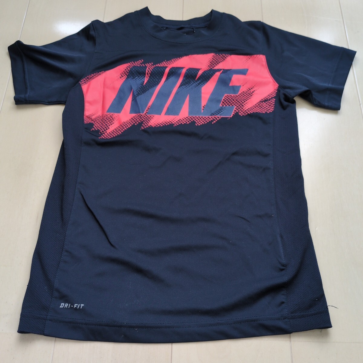 Yahoo!オークション - ナイキ NIKE 半袖Tシャツ Dri-FIT 140cm キッズ ...
