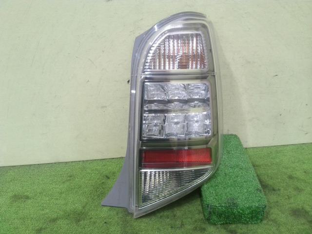 Yahoo!オークション - ライフ DBA-JC1 右テールランプ P07A NH716M D10...