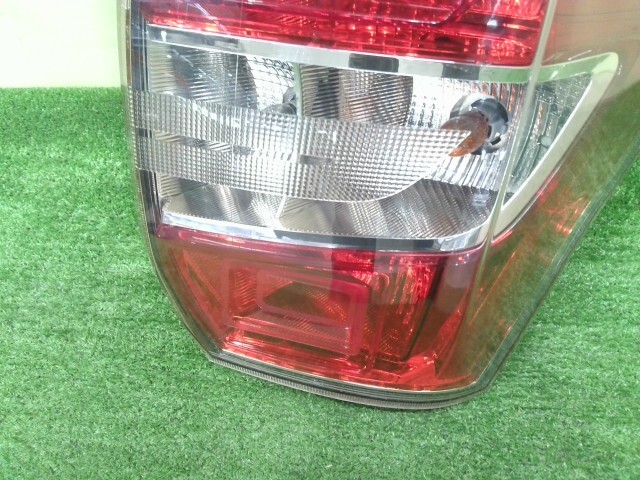 Yahoo!オークション - フォレスター DBA-SJ5 右テールランプ FB20A 37J...