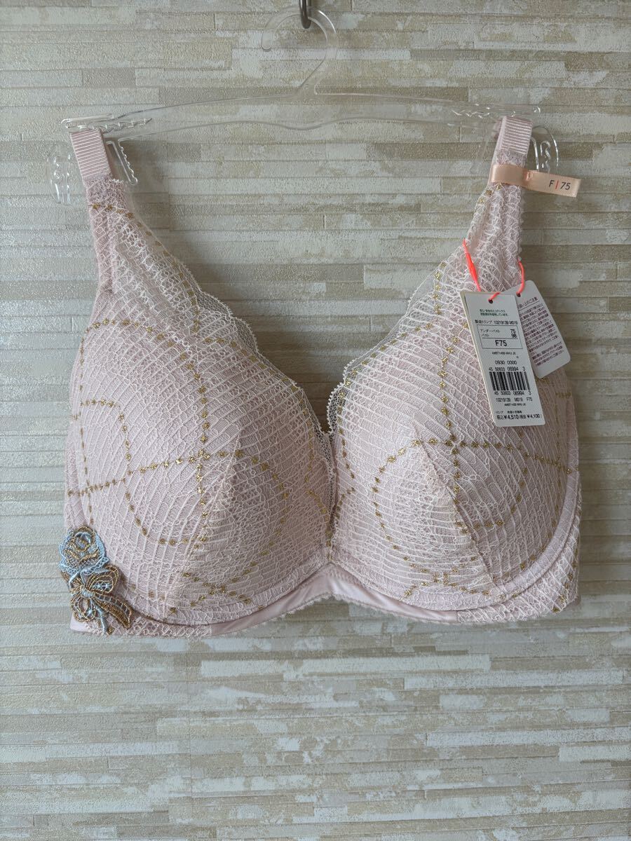 Yahoo!オークション - F75」トリンプ 夢みるブラ DeepV 豪華光沢糸 マ...