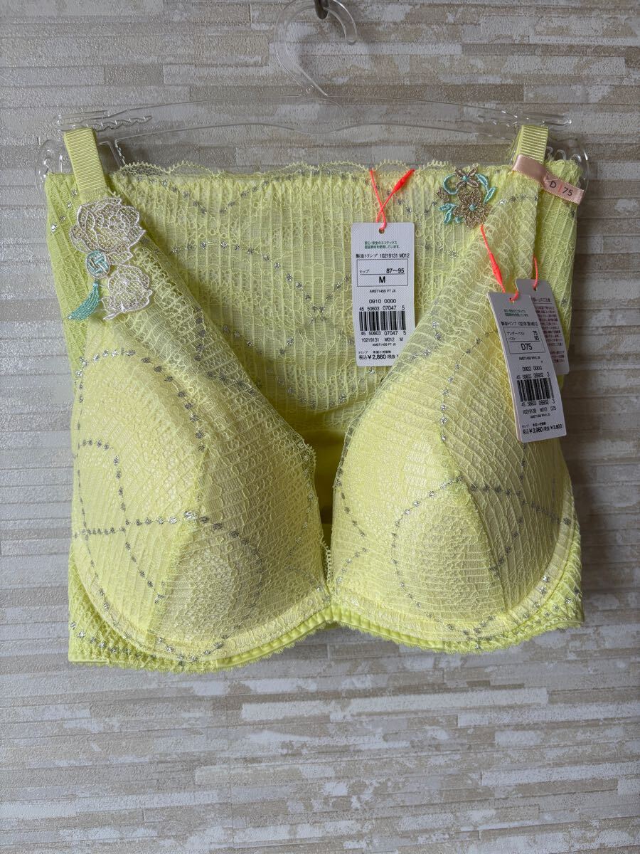 Yahoo!オークション - D75M」トリンプ 夢みるブラ DeepV豪華光沢糸マイ...