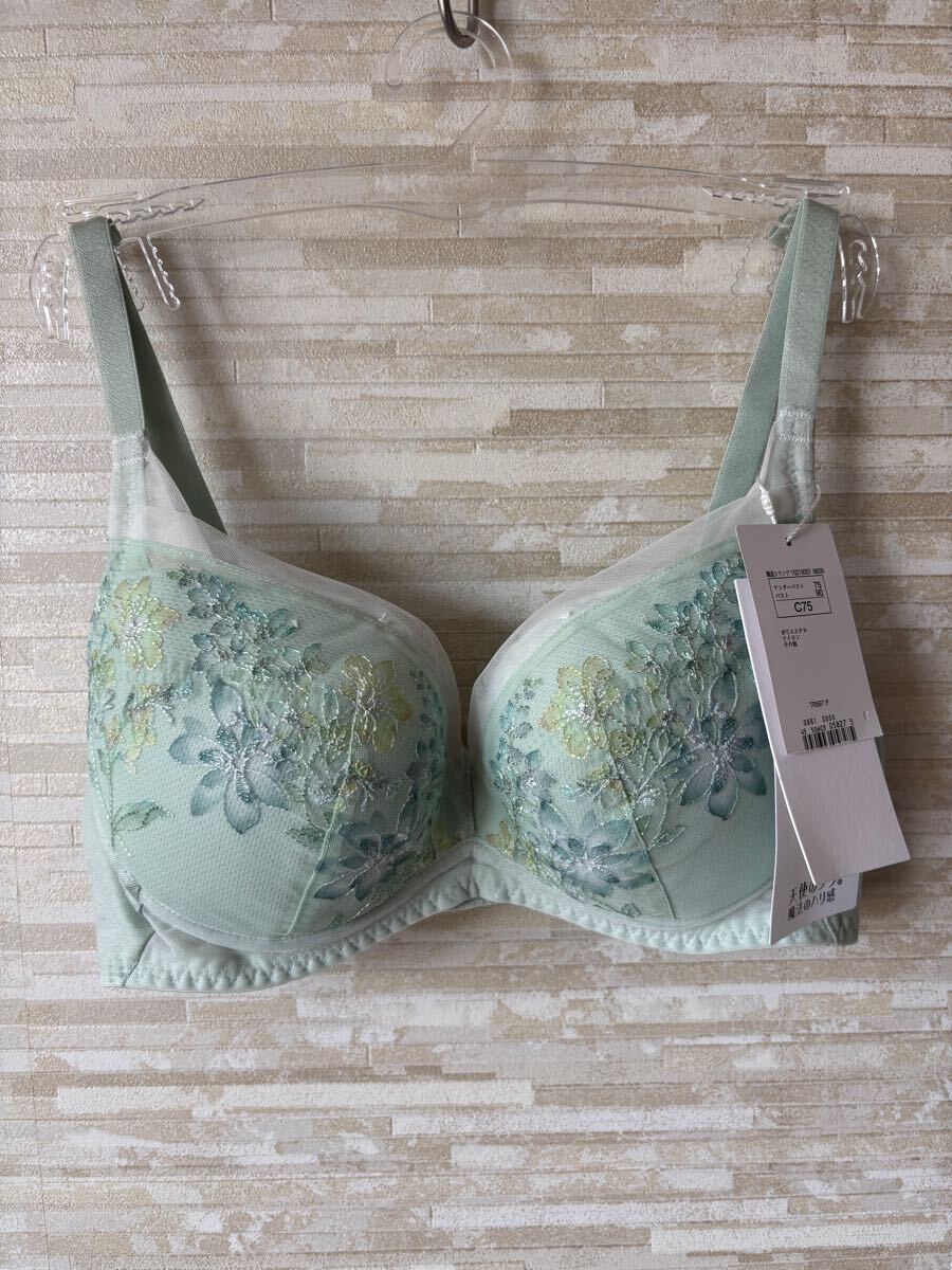 Yahoo!オークション - C75」トリンプ 天使のブラ魔法のハリ感597ノンワ...