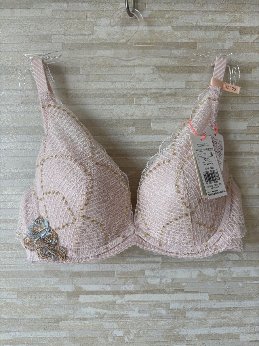 Yahoo!オークション - C75」トリンプ 夢みるブラ DeepV 豪華光沢糸 マ...