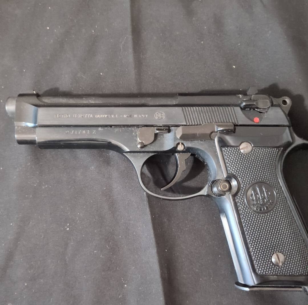 Yahoo!オークション - (a3)【極美品/新品同様】 スズキ ベレッタ M92SB...