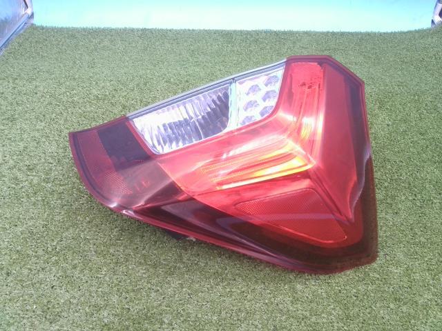 フィット DAA-GP5 右テールランプ ハイブリッド Sパッケージ NH624P スタンレー W1698 33500-T5A-J31(テールライト)｜売買されたオークション情報、yahooの ...