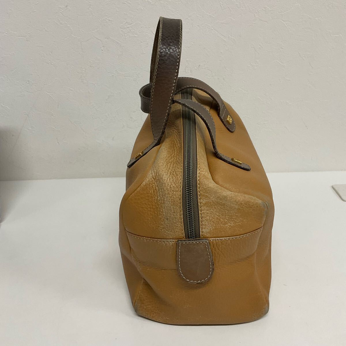 Yahoo!オークション - D653-80 LOEWE ロエベ アナグラム レザー ブラウ...