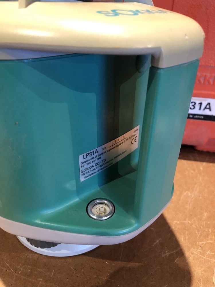 001 ジャンク品 ソキア SOKKIA レベルプレーナ LP31A LR100 レーザー光放射不可(測定器)｜売買されたオークション情報、yahooの商品情報をアーカイブ公開 ...