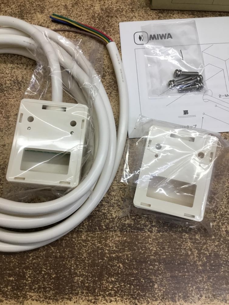 Yahoo!オークション - 002 未使用品・即決価格 MIWA 美和ロック 面付型...