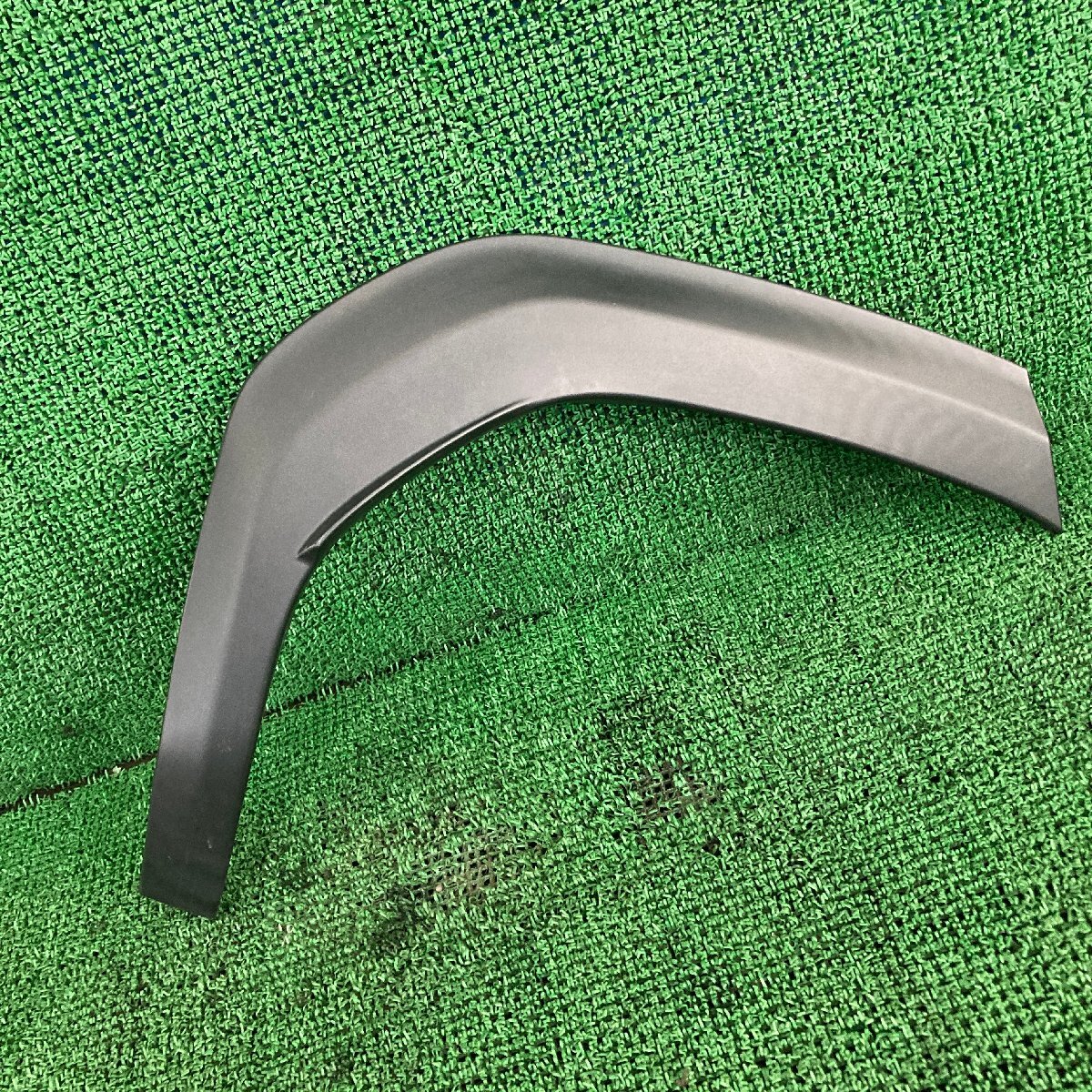 Yahoo!オークション - ヤリスクロス MXPJ10 Z リア 右 アーチモール ...