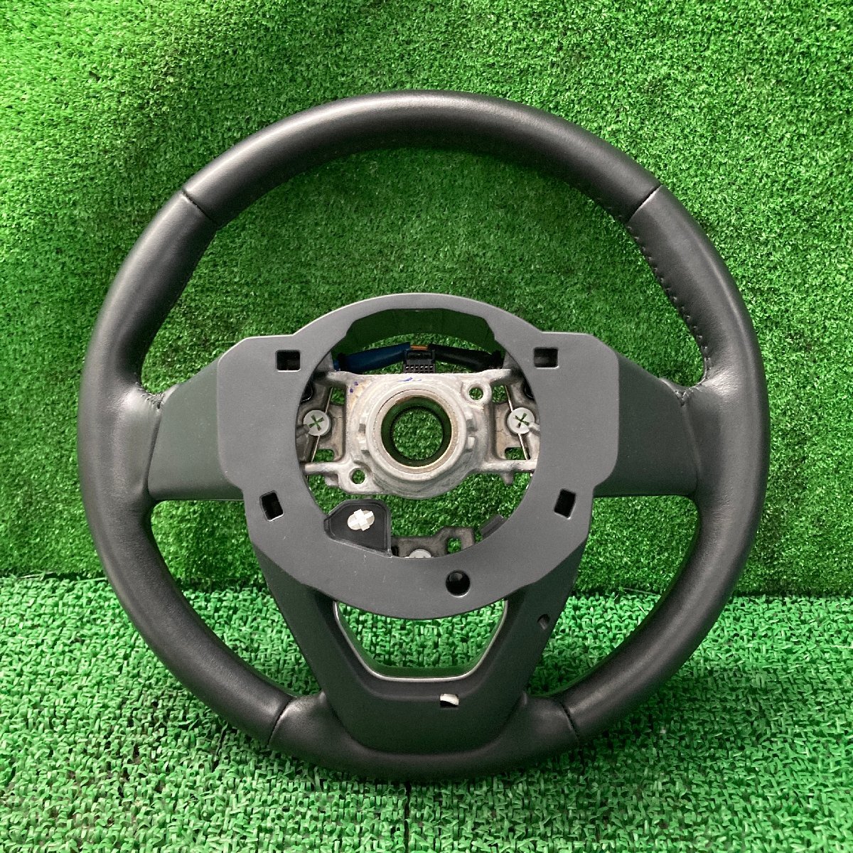 Yahoo!オークション - ヤリスクロス Z MXPJ10 ハンドル ステアリング...