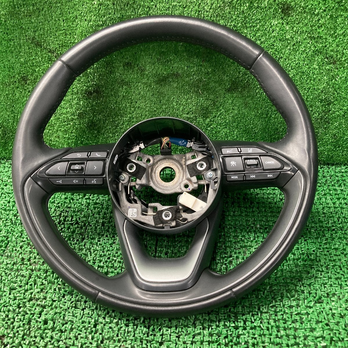 Yahoo!オークション - ヤリスクロス Z MXPJ10 ハンドル ステアリング...