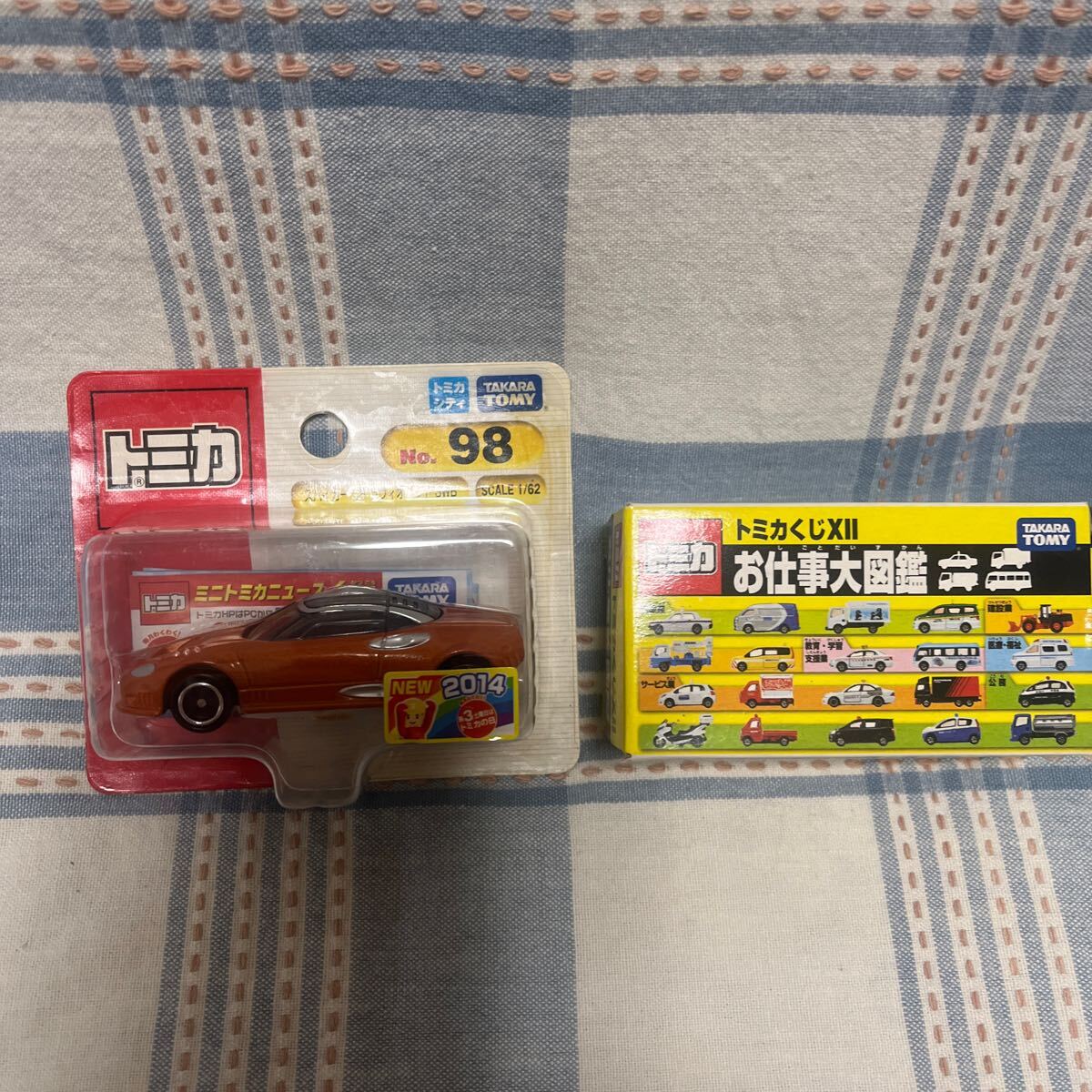 【樂淘letao】日本代購代標第一品牌－トミカ タカラトミー TOMICA tomica 懐かしのカタログ付トミカ トミカメイト ブルドーザー1台 JAFサービスカー 乗用車2台 No.12