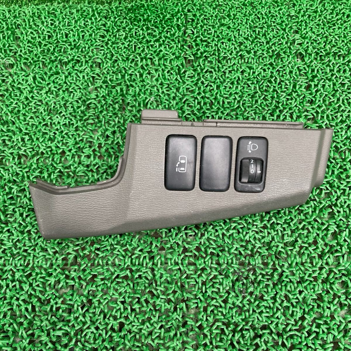 Yahoo!オークション - トヨタ アイシス ZGM10 純正 スライドドアスイッ...