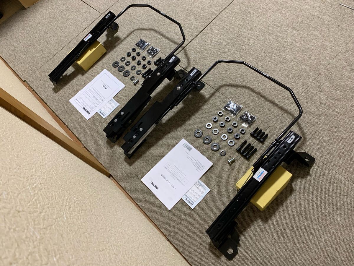 Yahoo!オークション - RECARO ヴィッツ P131 シートレール 左右セット ...