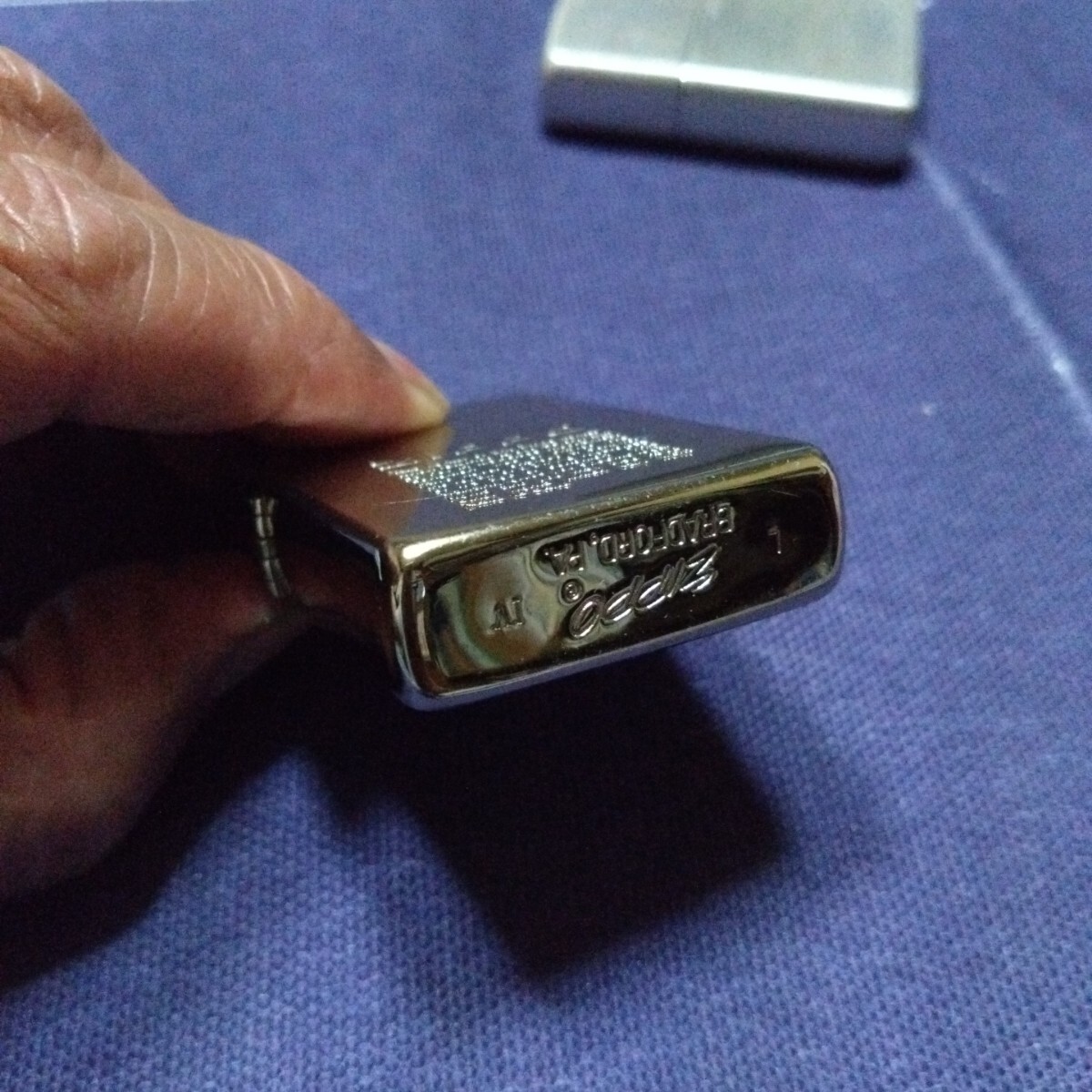 Yahoo!オークション - ZIPPO 1988年モデル エンボス加工メッセー...