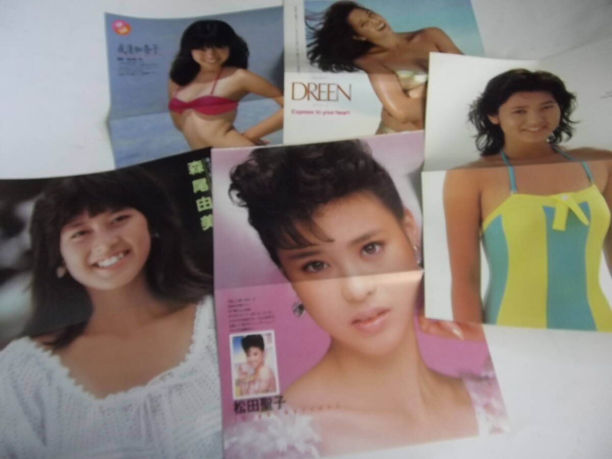 Yahoo!オークション - 5298 切抜き ピンナップ まとめて アイドル 水着...