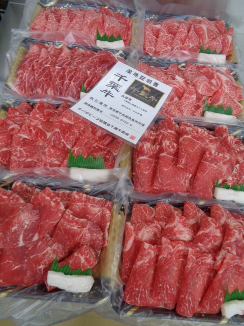 Yahoo!オークション - 千葉牛A5牝 超特肩肉＆モモ（コマ） 4kg （3...