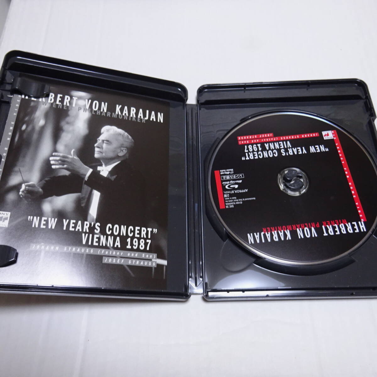 Yahoo!オークション - 国内Blu-ray「カラヤンの遺産 ニューイヤー・コ...