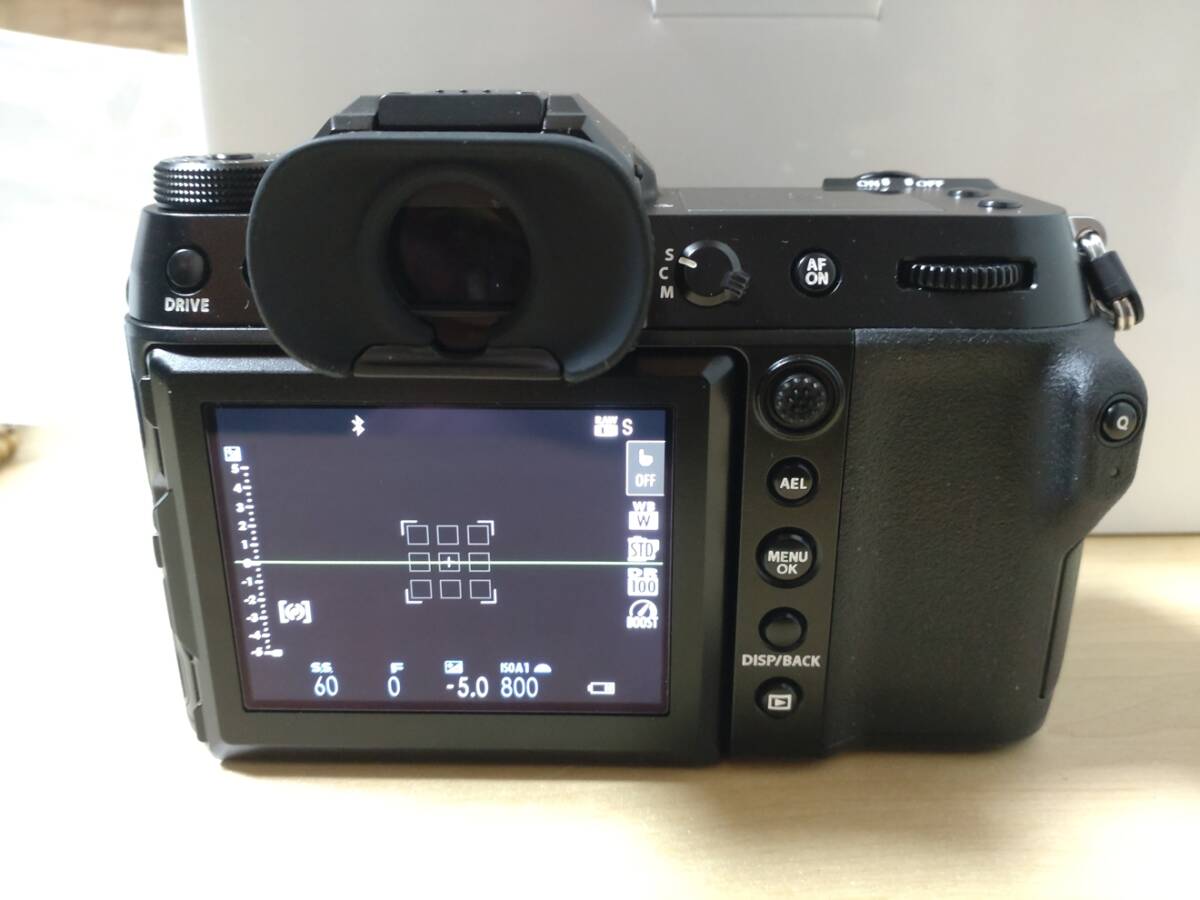 Yahoo!オークション - 【ショット数1600】FUJIFILM GFX100S ボディのみ...