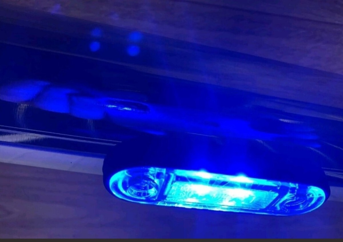 Yahoo!オークション - ブルー埋込マーカー2led 6個セット アンダーパイ...