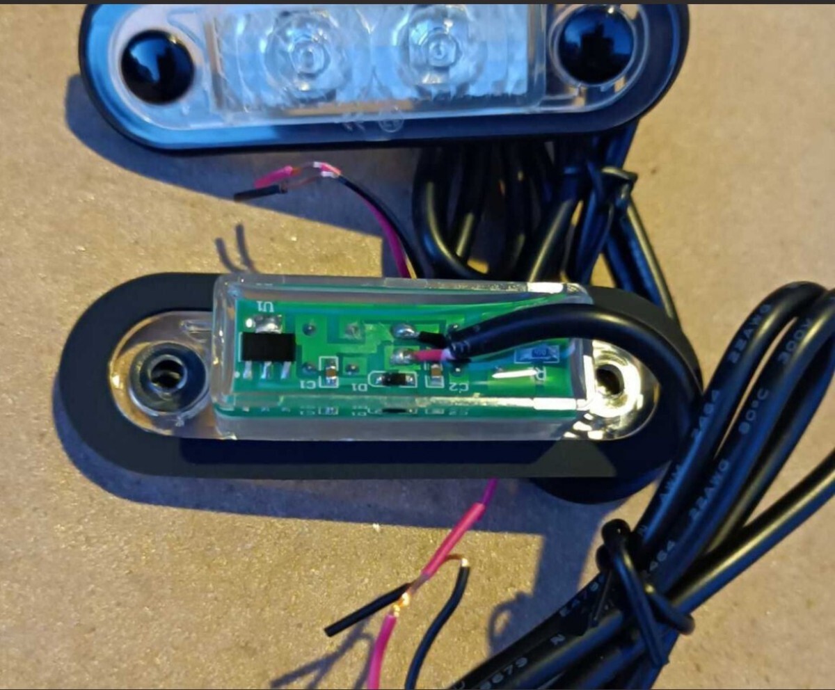 Yahoo!オークション - ブルー埋込マーカー2led 6個セット アンダーパイ...