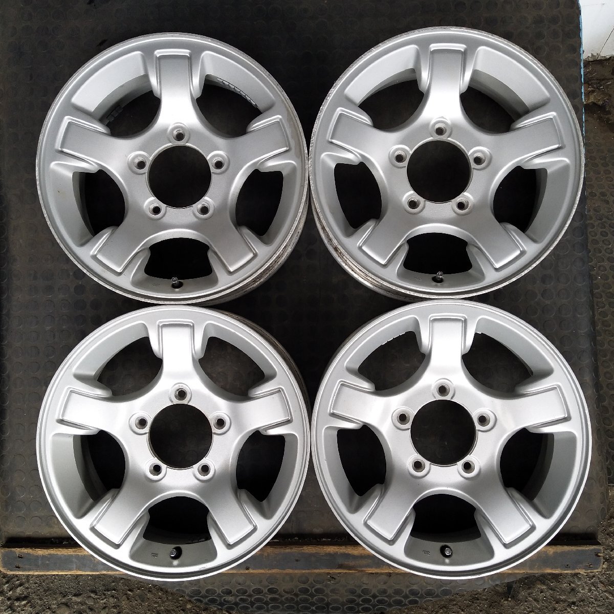 Yahoo!オークション - T4-154【4本価格】【16x5.5J 5x139.7 ET+22 ハ...