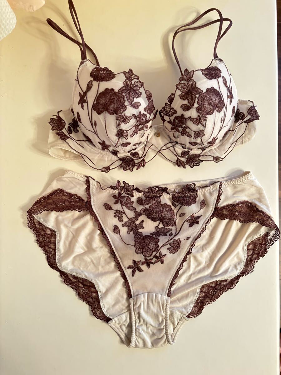 Yahoo!オークション - Wacoal/ワコール/Yue/ユエ/C75/L/25G/25グループ