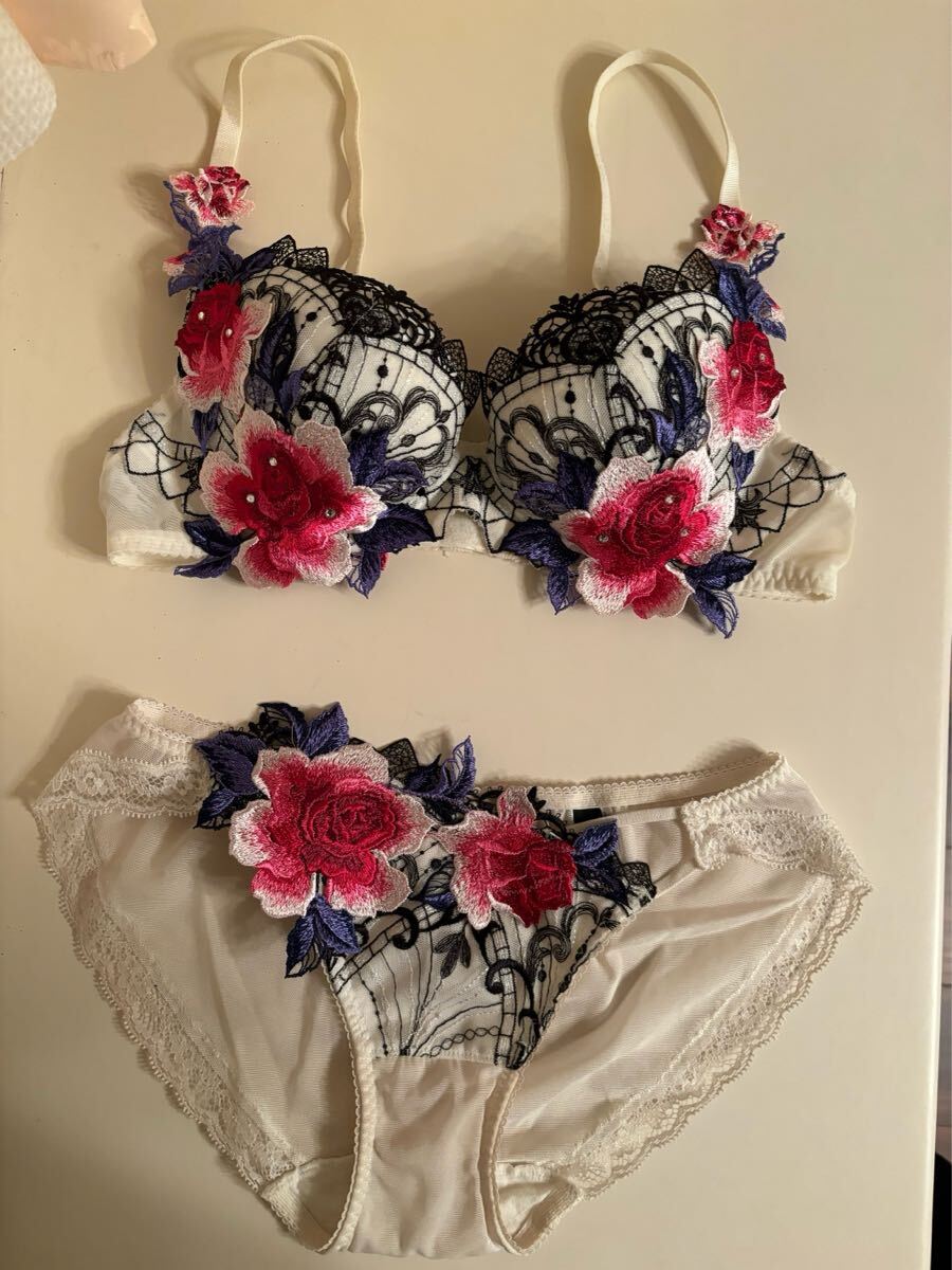 Yahoo!オークション - Wacoal/ワコール/Salute/サルート/C75/M/29G/ラ...