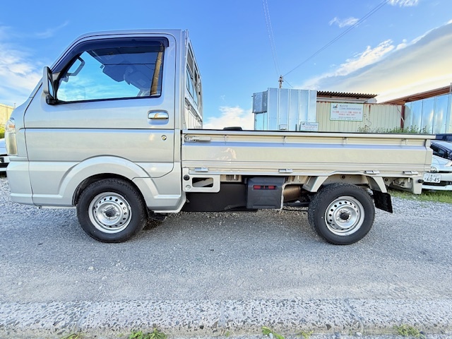 Yahoo!オークション - 令和5年スズキキャリィDA16T 1300km 4WD ABS LDA...