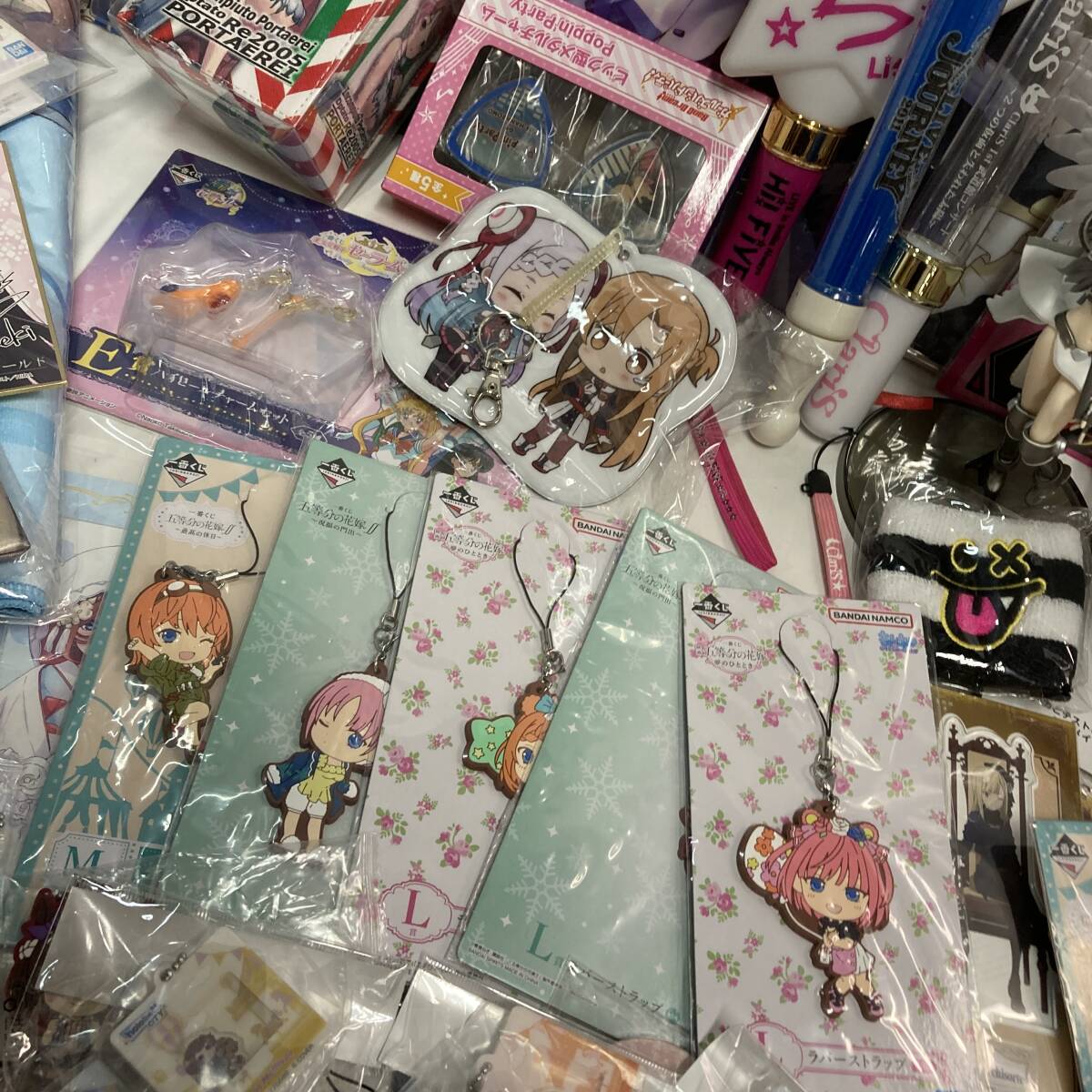 Yahoo!オークション - 32Mdd アニメ グッズ まとめて箱詰め アイマス ...