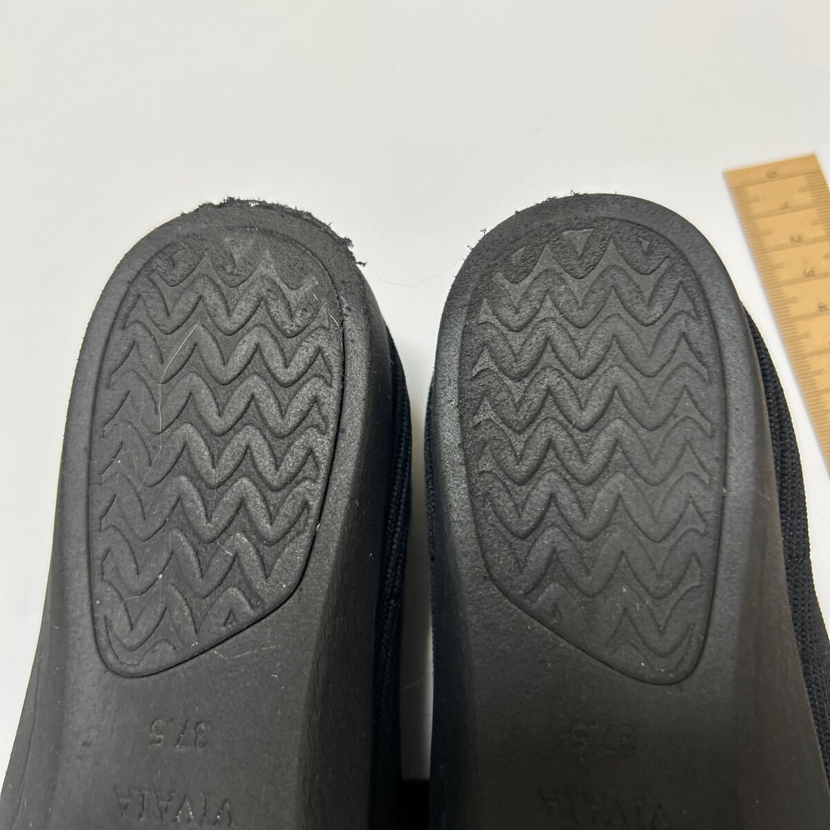 Yahoo!オークション - VIVAIA 黒パンプス 美品 37.5 サイズ 箱有り