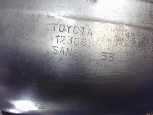 Yahoo!オークション - 平成25年 アクア NHP10 リアマフラー 1NZ-FXE 17...