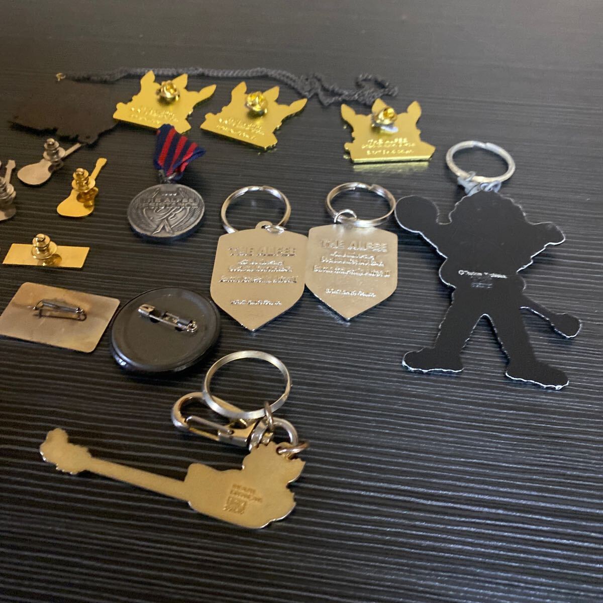 Yahoo!オークション - 【095-011】THE ALFEE バッチ キーホルダー など