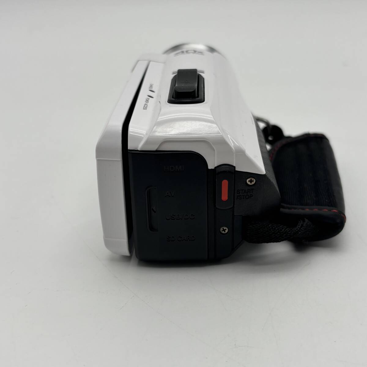 Yahoo!オークション - JVC Everio GZ-B800-W 防水・耐衝撃 フルHDビデ...