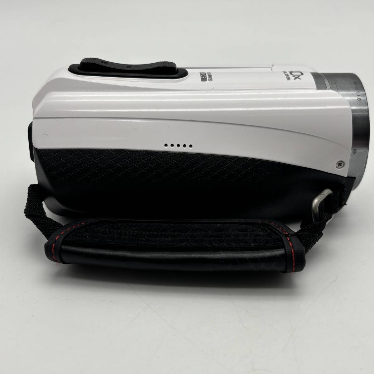 Yahoo!オークション - JVC Everio GZ-B800-W 防水・耐衝撃 フルHDビデ...