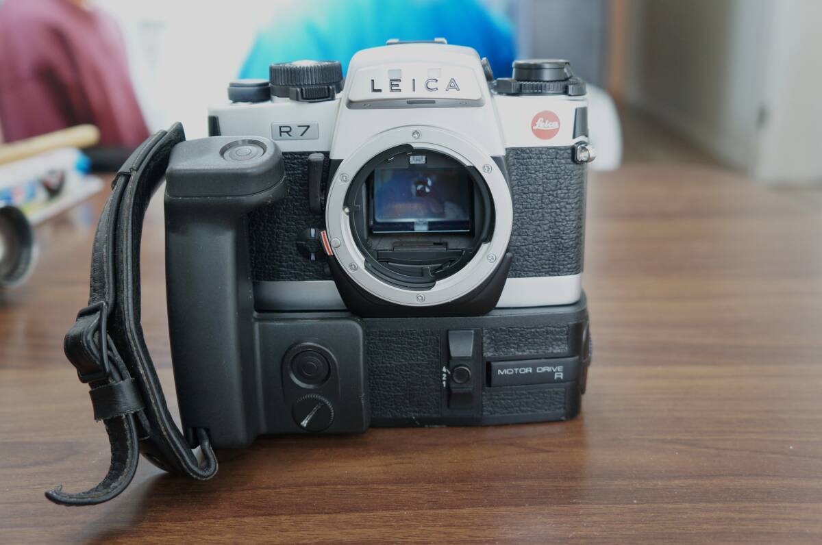 Yahoo!オークション - ライカ(LEICA)R7シルバータイプ モータードライ...