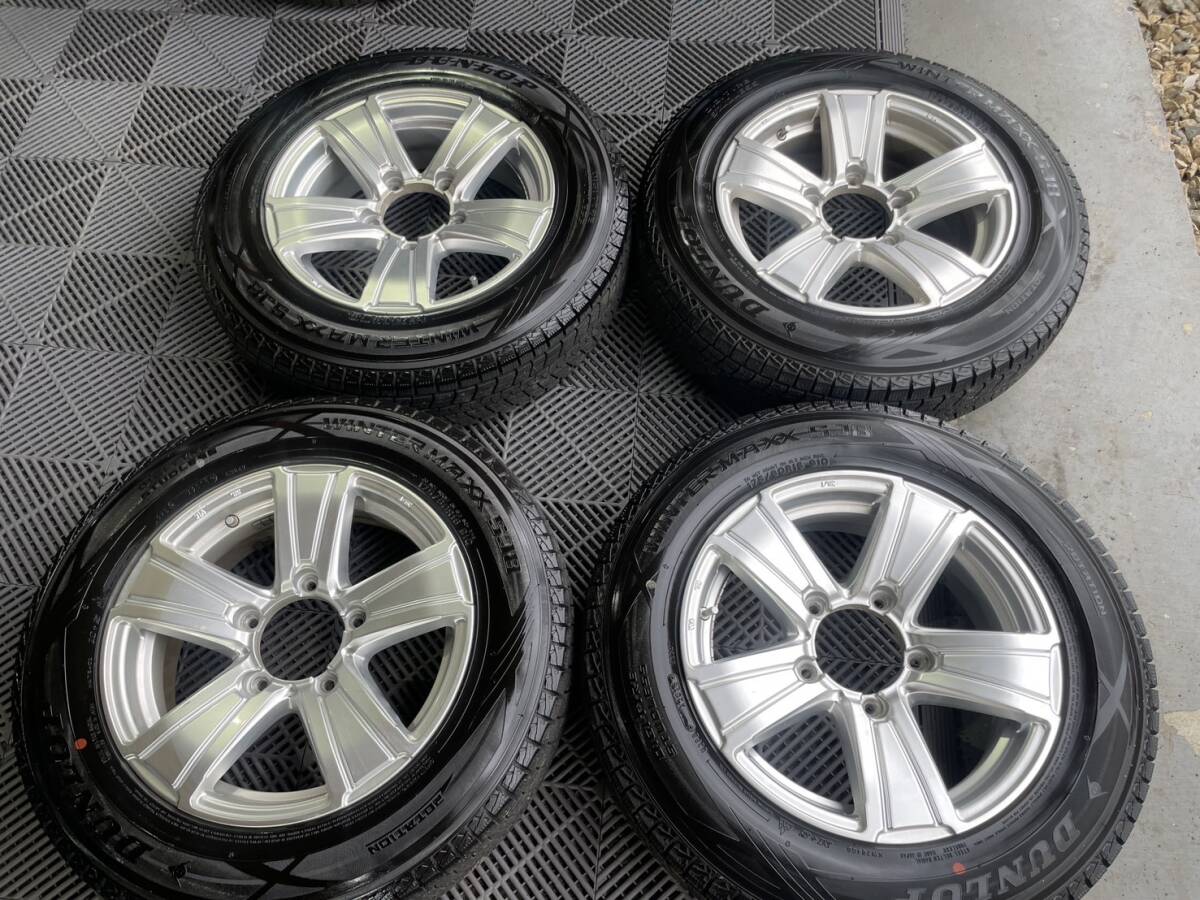 売切出品 スズキジムニーJB23W 5穴 16インチ 5.5j オフセット22 PCD139.7 175/80R16 wintermaxxSJ8スタッドレスタイヤ2018年製 4本セット ...