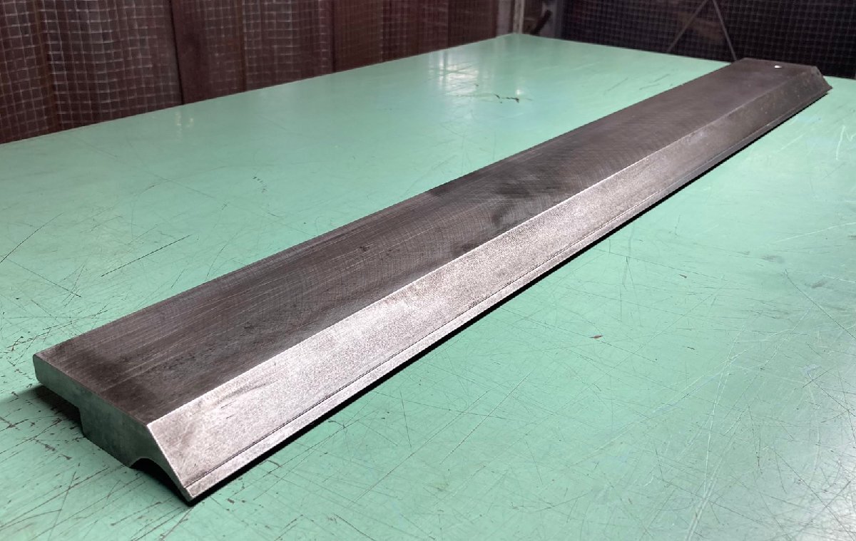 アマダ プレスブレーキ ベンダー金型 No.116-0.2 標準パンチ クランプ部溝無しタイプ 90° R0.2 カタログ値 全長約835mm 実測値(工具、DIY用品)｜売買された ...