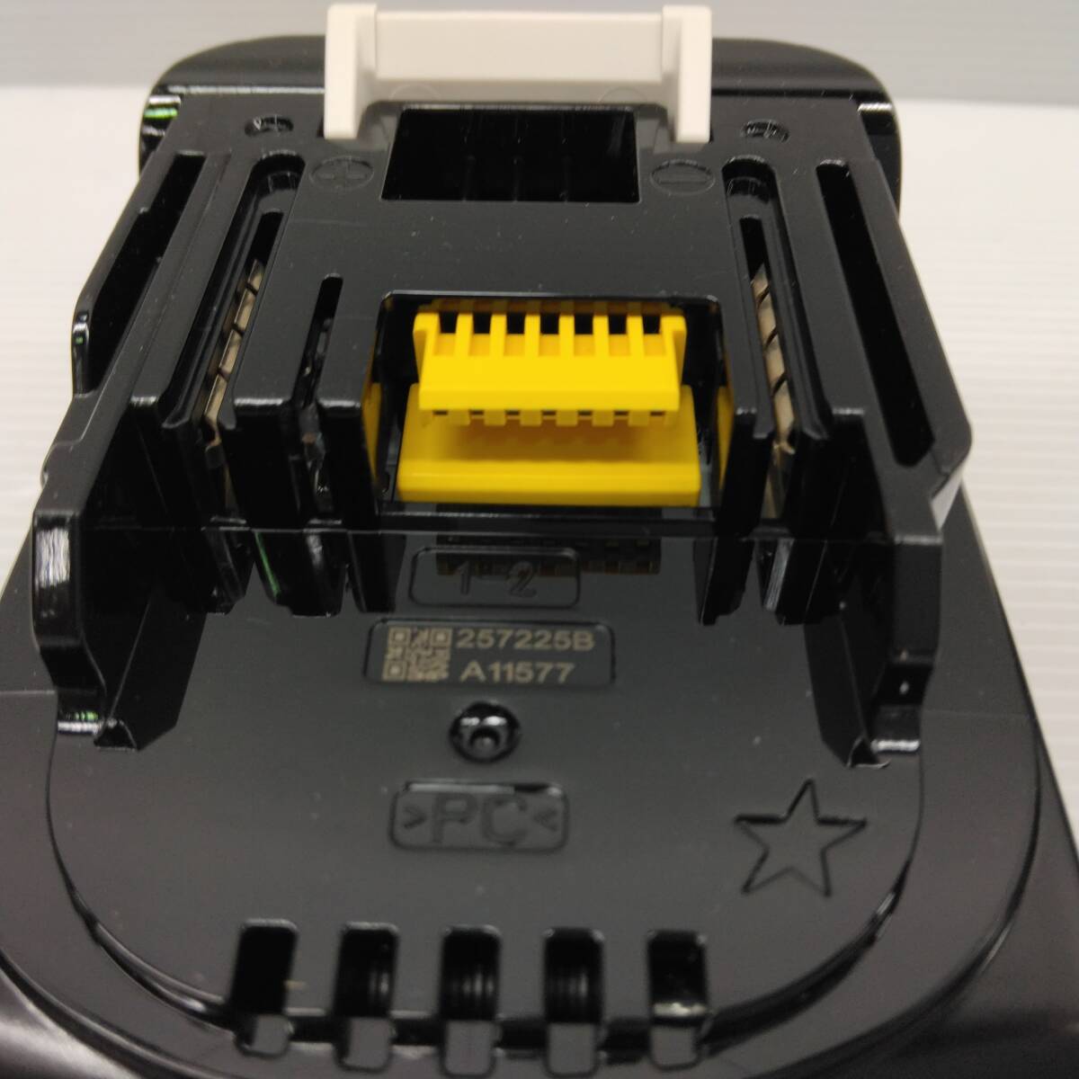 Yahoo!オークション - KB80 makita 充電式インパクトドライバTD173RGXB...