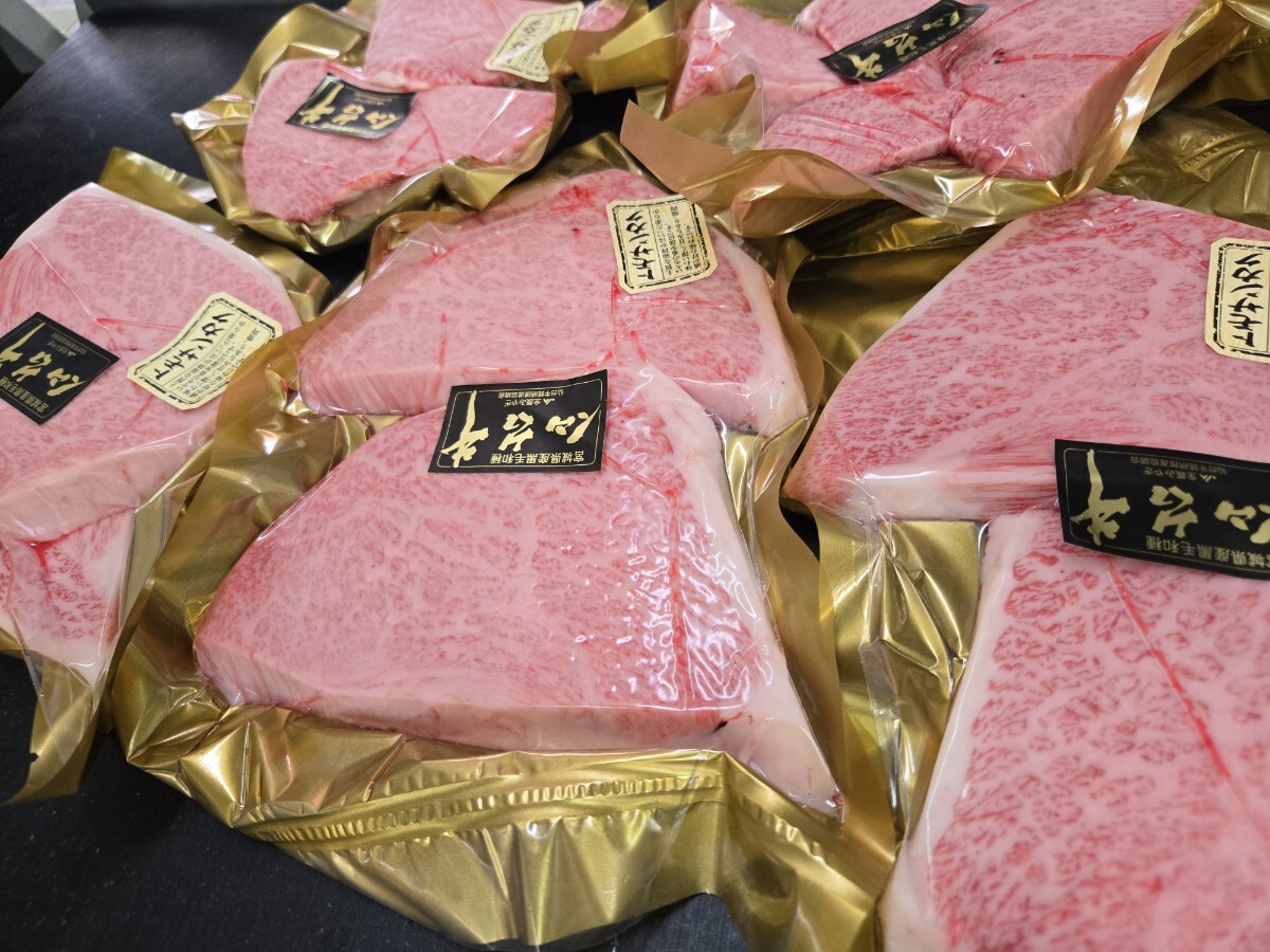 Yahoo!オークション - 宮城A5仙台牛 特選友三角(ステーキ) 1.8kg(1)