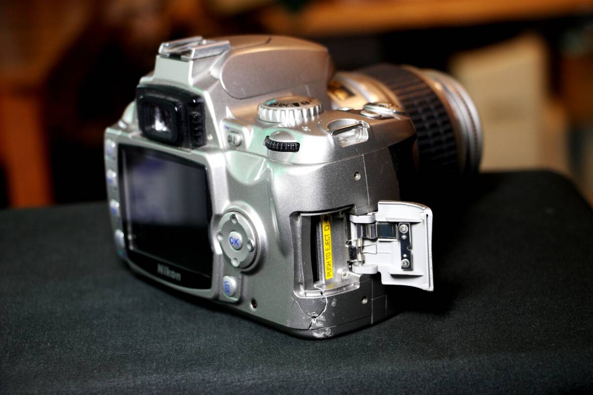 Yahoo!オークション - A1279 NIKONデジタル一眼レフ D40 動作未確認ジ...