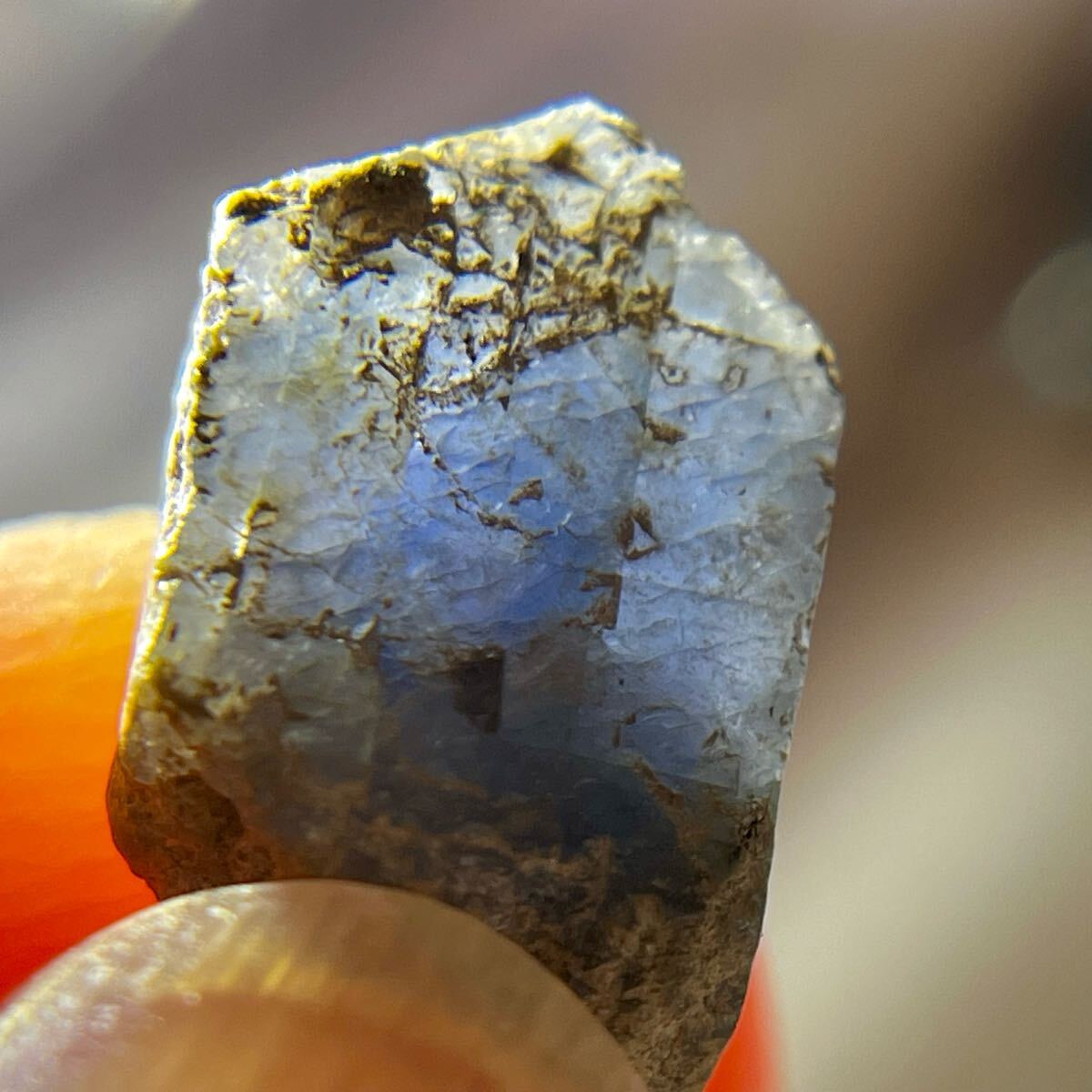 Yahoo!オークション - ブルーサファイア 原石 3.65ct 六角 未処理 モザ...