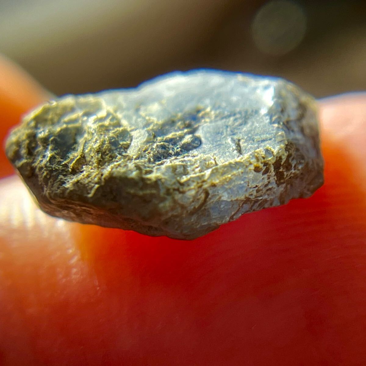 Yahoo!オークション - ブルーサファイア 原石 3.65ct 六角 未処理 モザ...