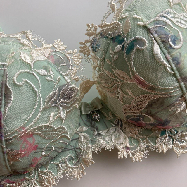 Yahoo!オークション - ワコール トレフル ブラ D65 & ショーツ M 2点セ...