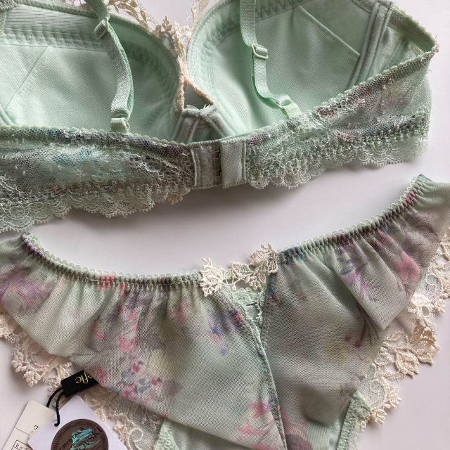 Yahoo!オークション - ワコール トレフル ブラ D65 & ショーツ M 2点セ...