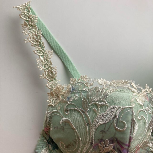 Yahoo!オークション - ワコール トレフル ブラ D65 & ショーツ M 2点セ...