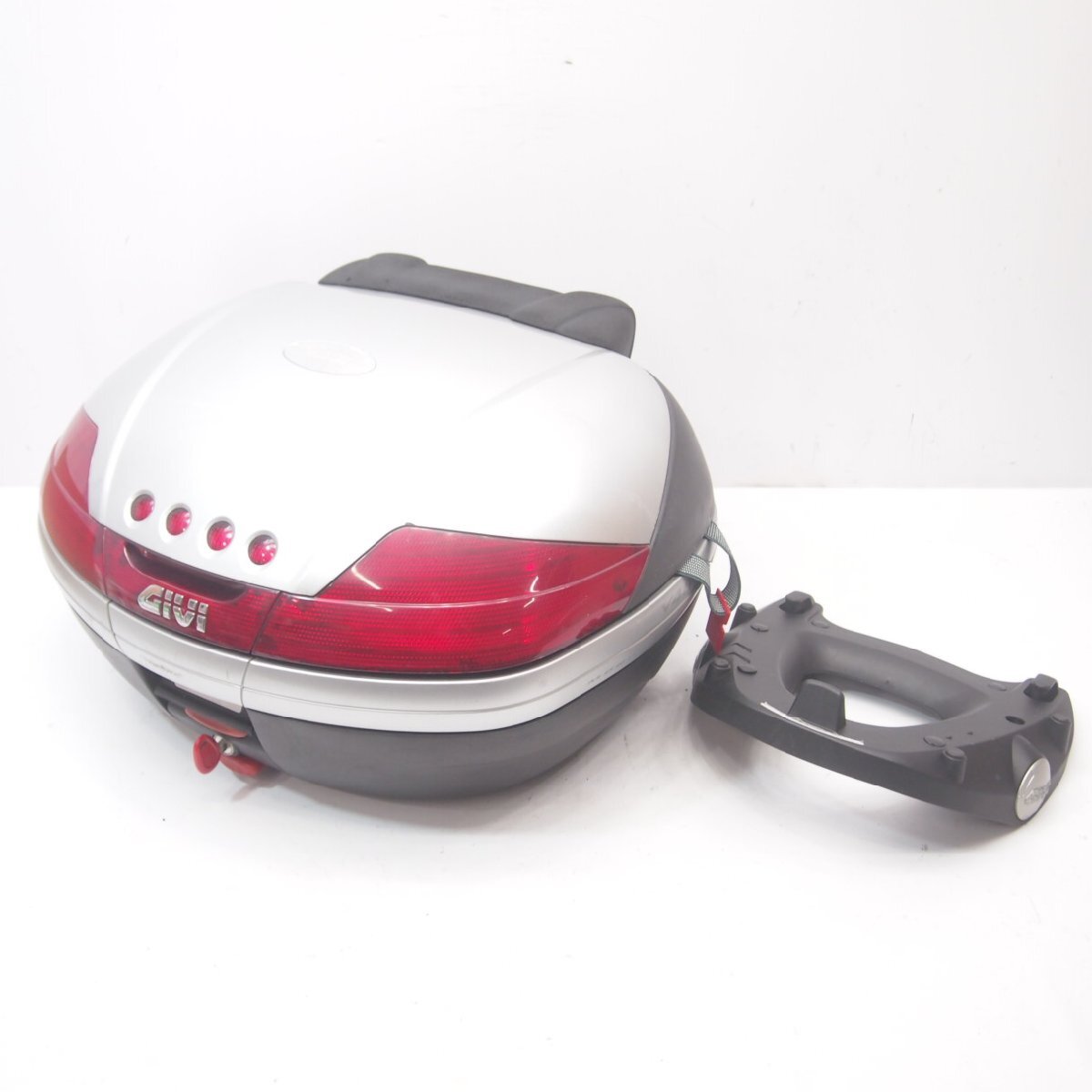 Yahoo!オークション - GIVI製トップケースV46 割れなし モノキー マウ...
